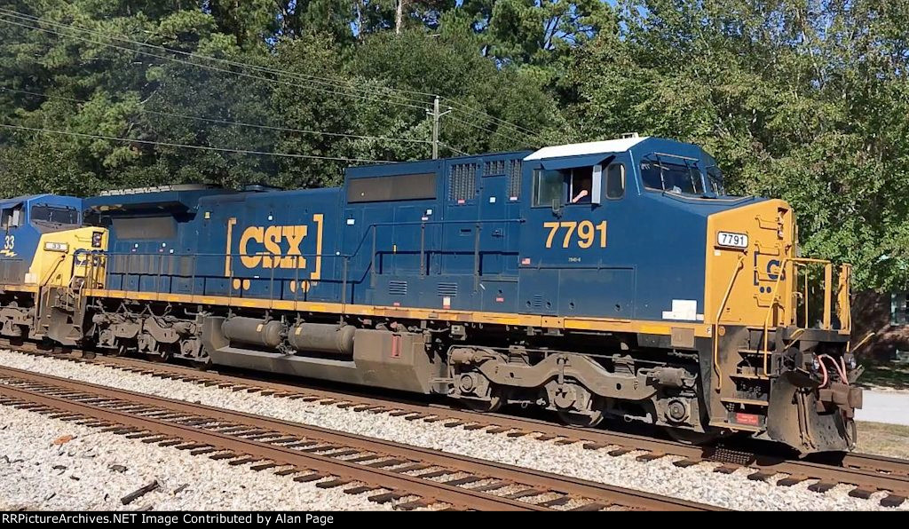 A friendly wave from the cab of CSX 7791